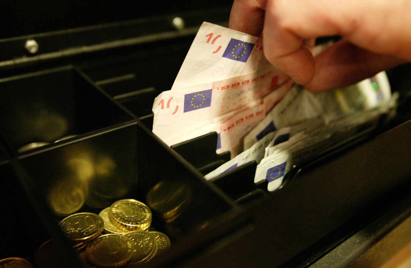 Geld uit kassa gestolen na vechtpartij in café De Vlinder in Tilburg ...
