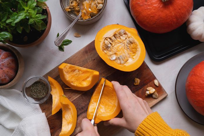 Hoe schil en ontpit je een pompoen op een makkelijke manier? | Eten ...