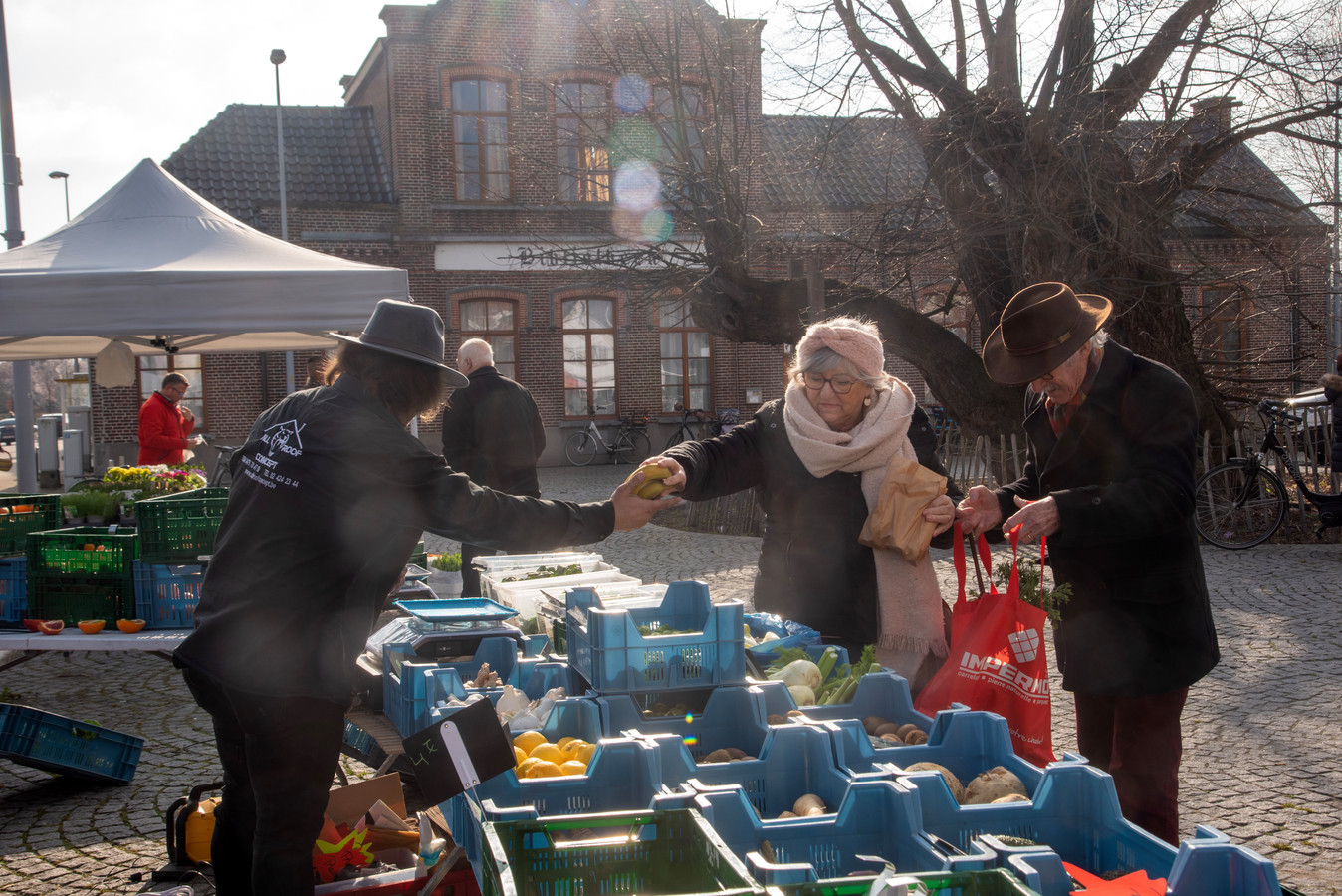 Meteen veel bezoekers en start spaaractie op nieuwe lokale markt van ...