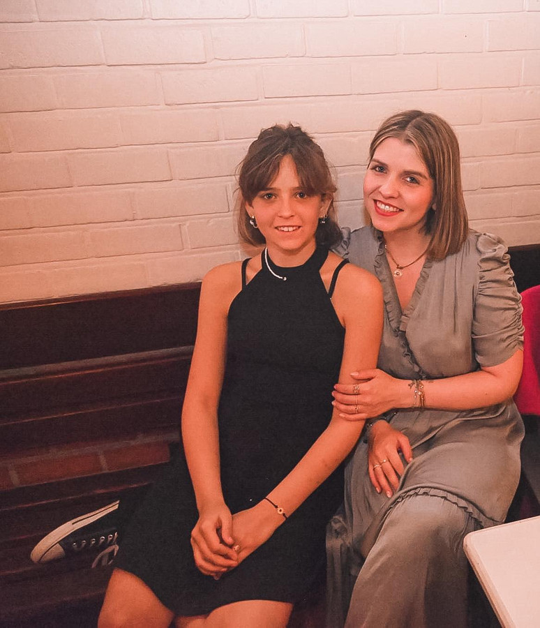 Elynn die lijdt aan zeldzame leveraandoening, heeft eindelijk draagbaar ...