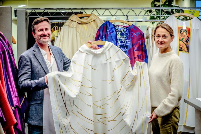 FIER OP WEST. Kunstateliers Slabbinck, al 120 jaar kleermaker van ...