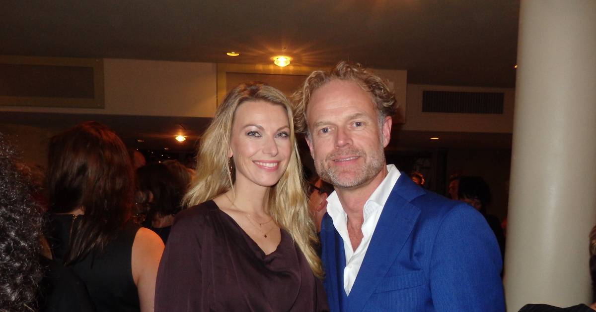 Schrijfster Susan Smit stapt in het huwelijksbootje | Show | AD.nl