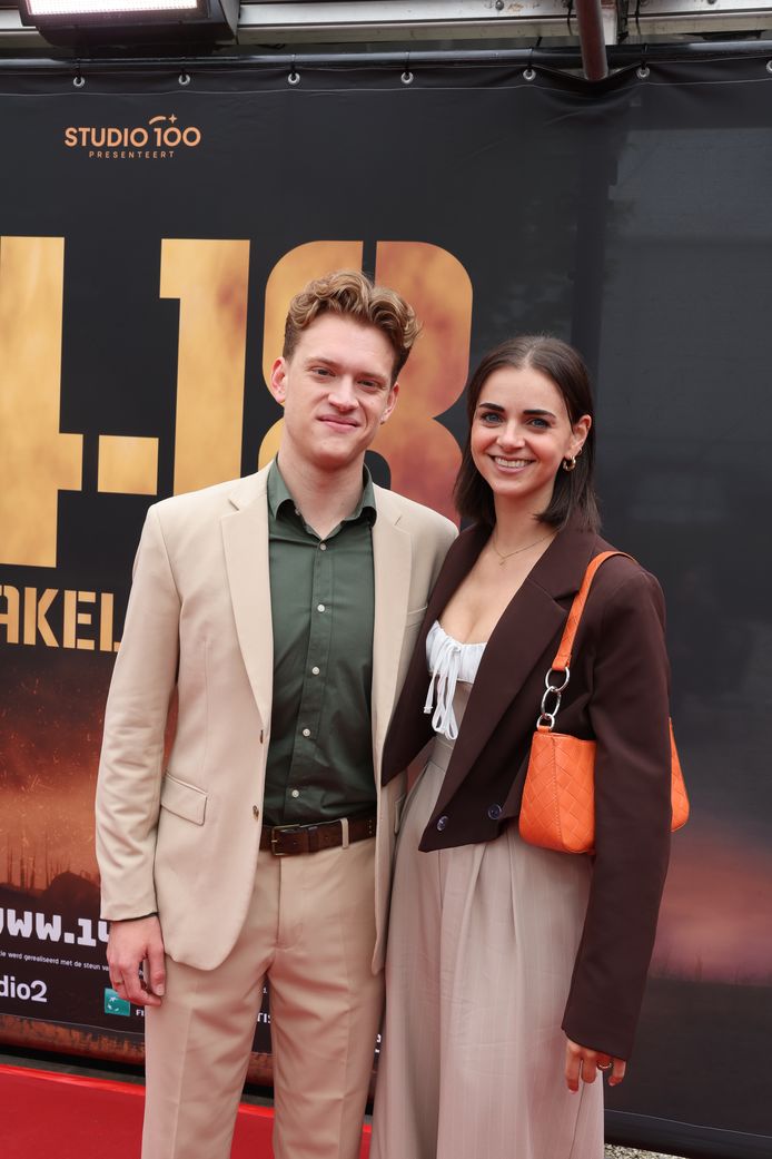 IN BEELD. Maureen Vanherberghen voor het eerst met babybuik op de rode ...