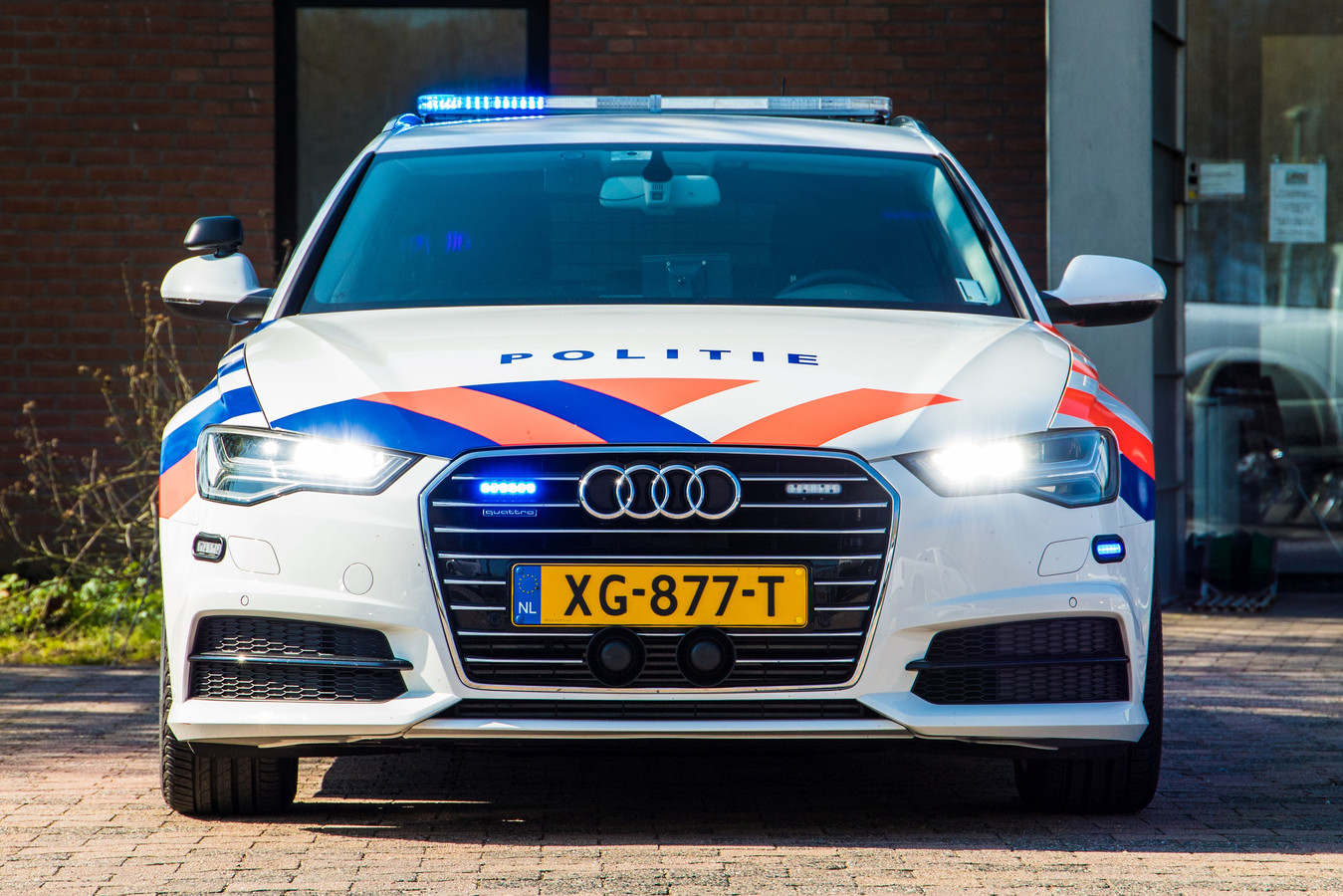 Nieuwe politieauto: met 250 kilometer per uur achter de boeven aan ...
