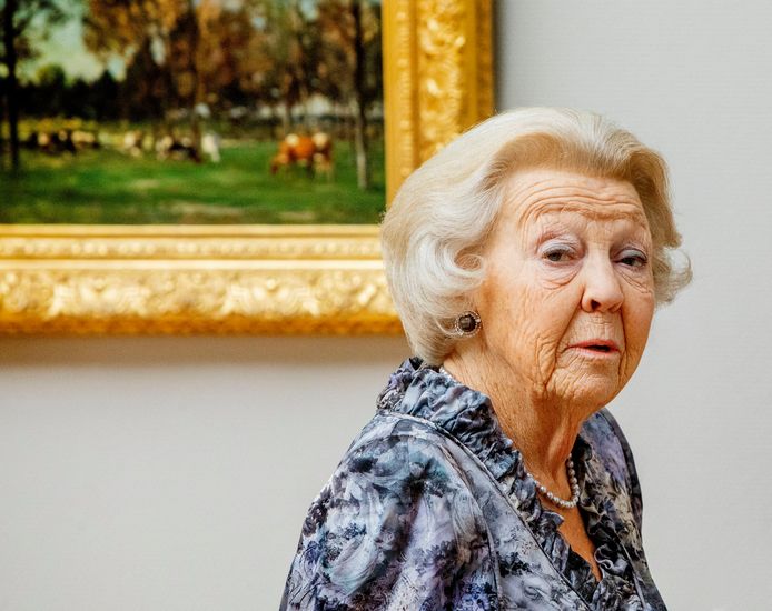 “Ze voelt zich eenzaam en is depressief”: prinses Beatrix rouwt nog ...