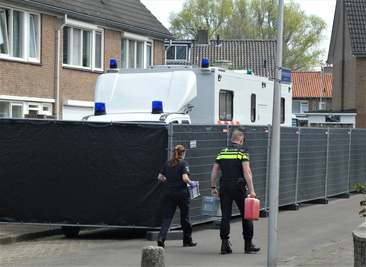 Groot politie-onderzoek in Haaksbergen na dramatisch voorval | Foto | AD.nl Groot politie-onderzoek in Haaksbergen na dramatisch voorval | Foto | AD.nl