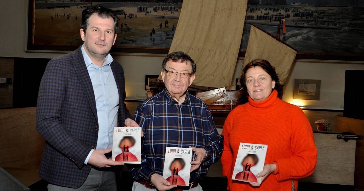 Blankenbergenaar Enzo Farina overhandigde zijn roman ‘Ludo en Carla ...