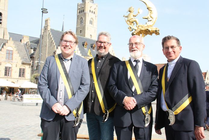 Bisschop Lode Aerts mag zich ridder noemen van ’t Manneke uit de Mane ...