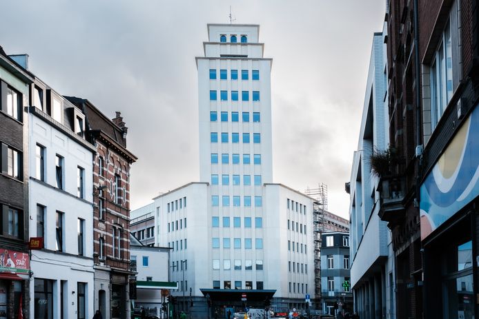 Toren van Den Bell schittert weer zoals tevoren, nu is het nog wachten ...