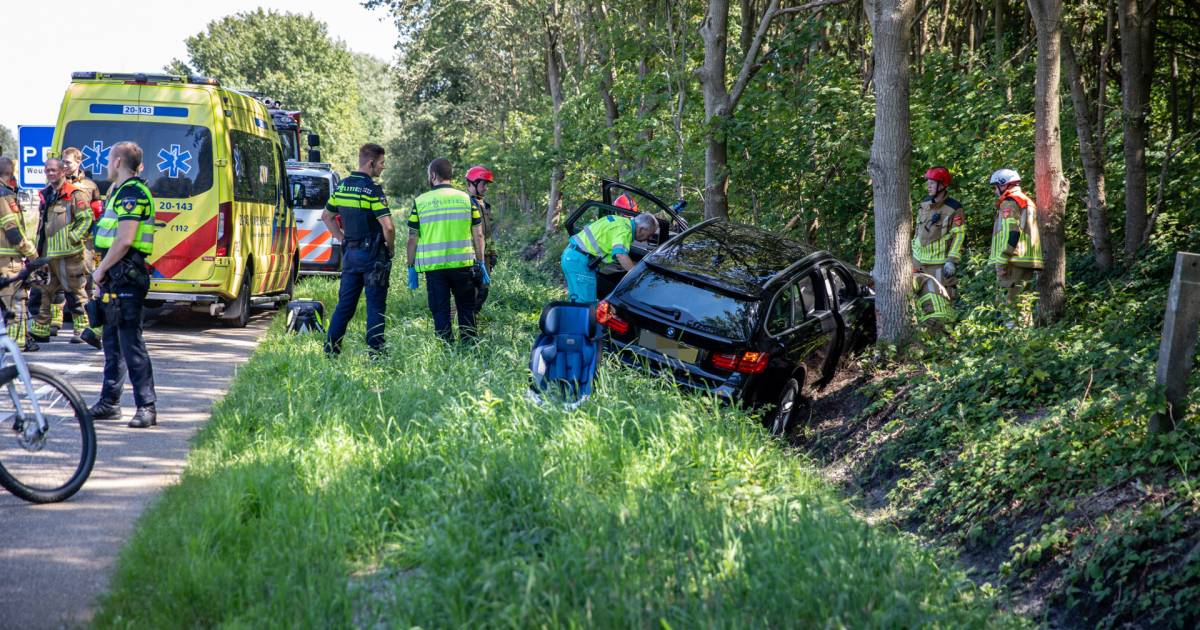 Twee gewonden bij ongeluk op weg langs A58 bij Bergen op Zoom | Bergen ...
