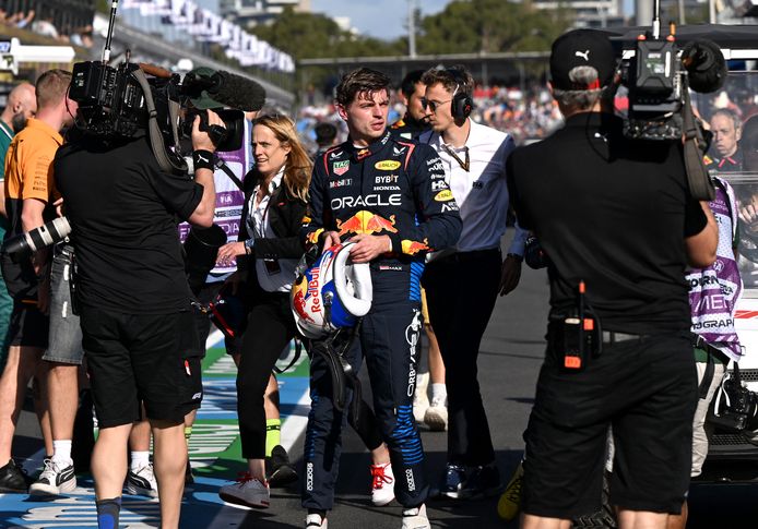 Max Verstappen trekt zich het lot van Logan Sargeant aan: ‘Ik had al in ...