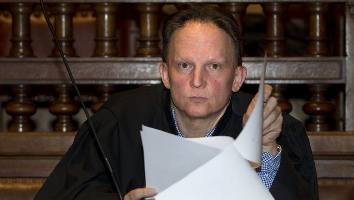 Advocaat Johan Platteau hekelt werkomstandigheden dossier kasteelmoord ...