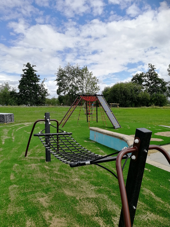 Stad installeert nieuw speelplein met picknickzone aan de Donk in Oudenaarde | Foto | hln.be