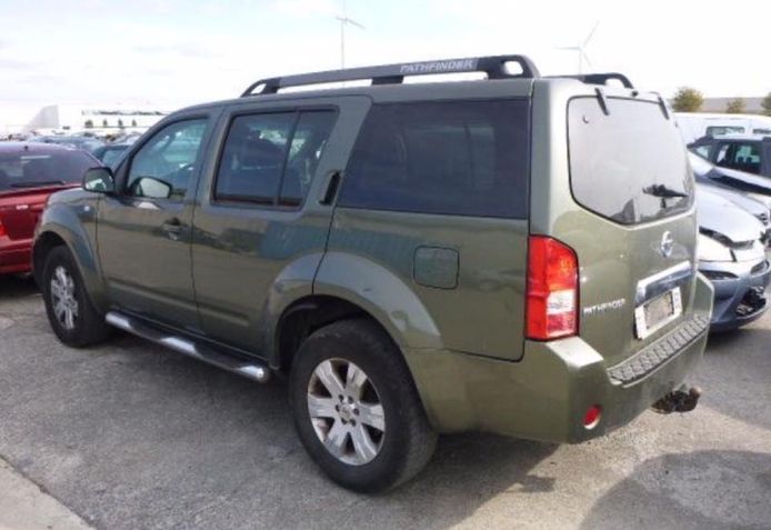 Nissan Pathfinder Jeep op klaarlichte dag gestolen langs Grote Steenweg ...