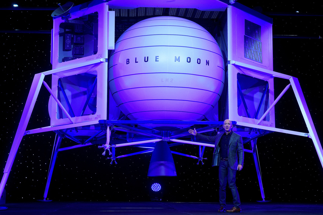 “Honoré de faire partie du voyage”: la Nasa choisit Blue Origin pour ...