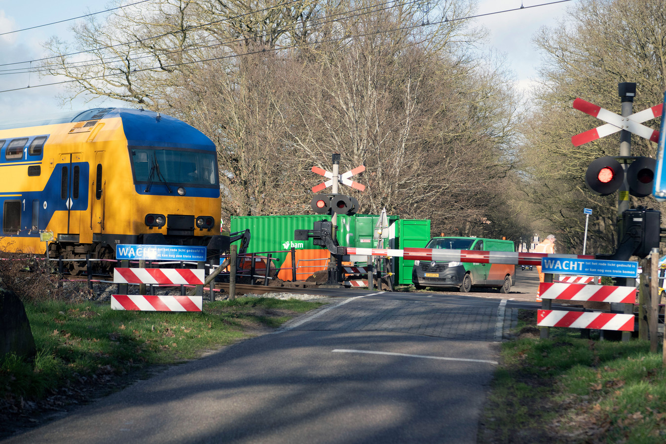 Station Olst moet het snel met een spoor minder doen: ‘Oversteek wordt ...