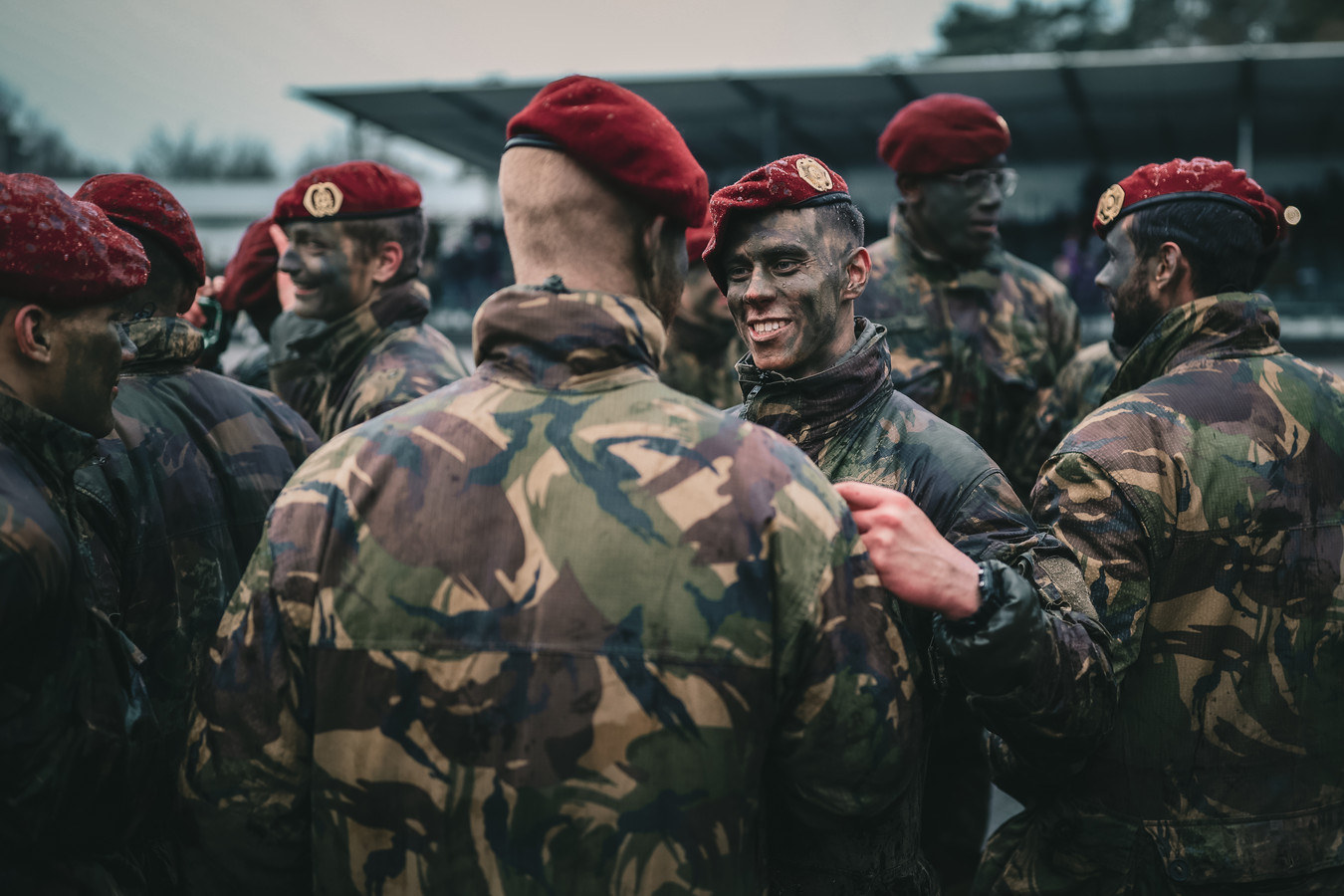 Bikkels krijgen na weeklang afzien hun rode baretten op de ...