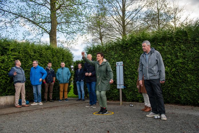 Enith Brigitha pleit voor dak boven banen van Zeewolder boulers | Zeewolde | destentor.nl