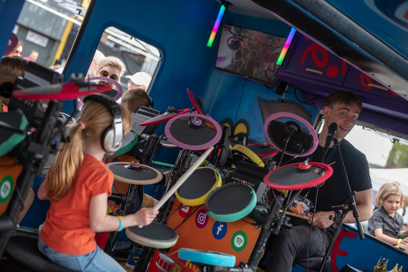 25.000 festivalgangers laten zich gaan op Arendonk Zingt & Swingt ...