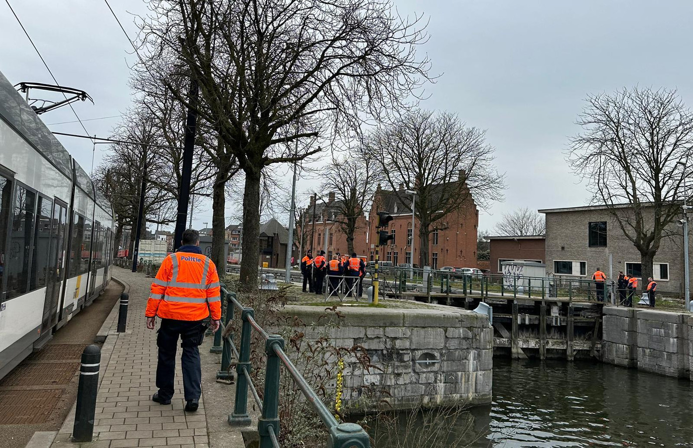 Grootschalige zoekactie in Gent naar vermiste Valentin Footman (23 ... Grootschalige zoekactie in Gent naar vermiste Valentin Footman (23 ...