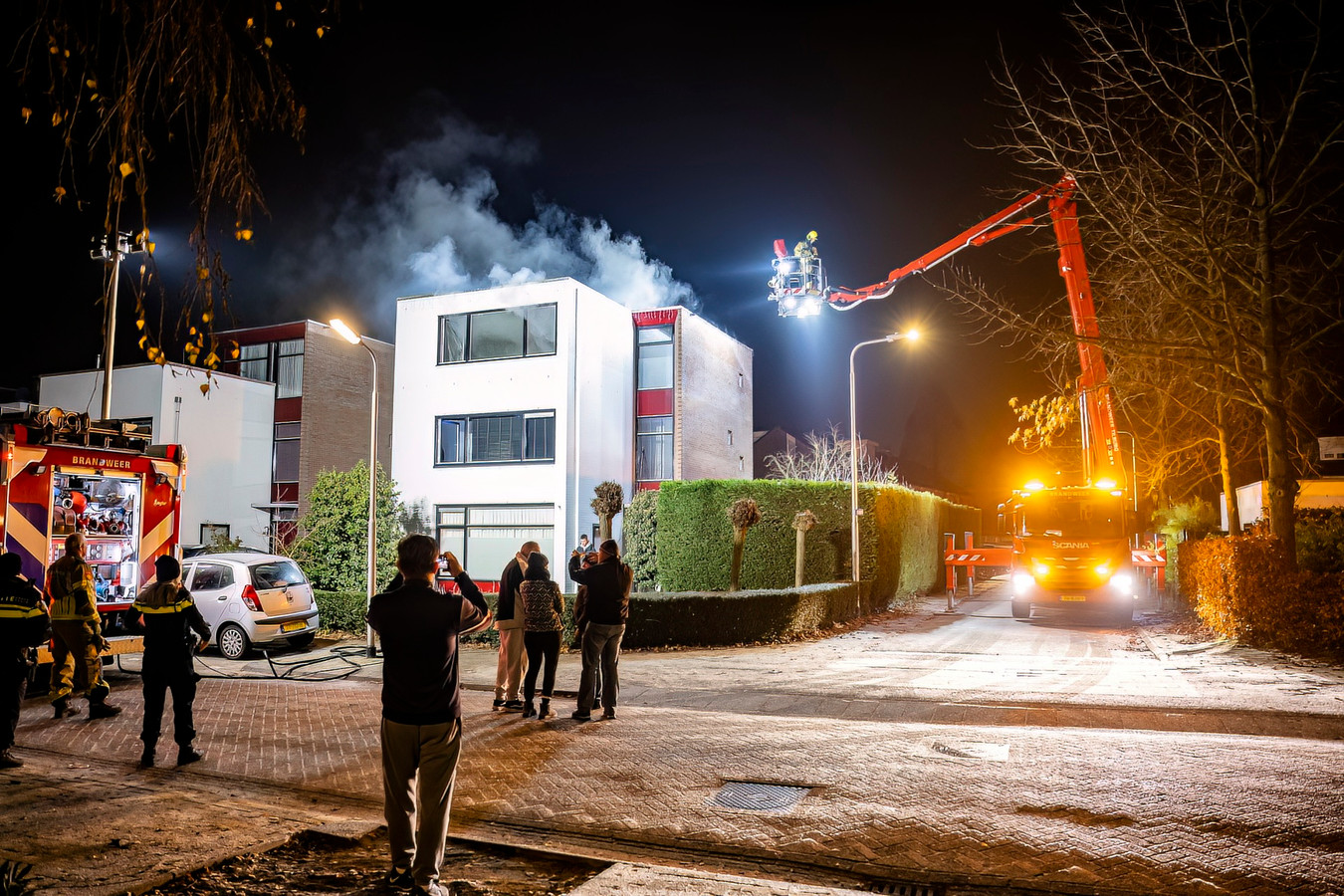 Schoorsteenbrand zorgt voor grote schade in woning in Tilburg | Foto ...