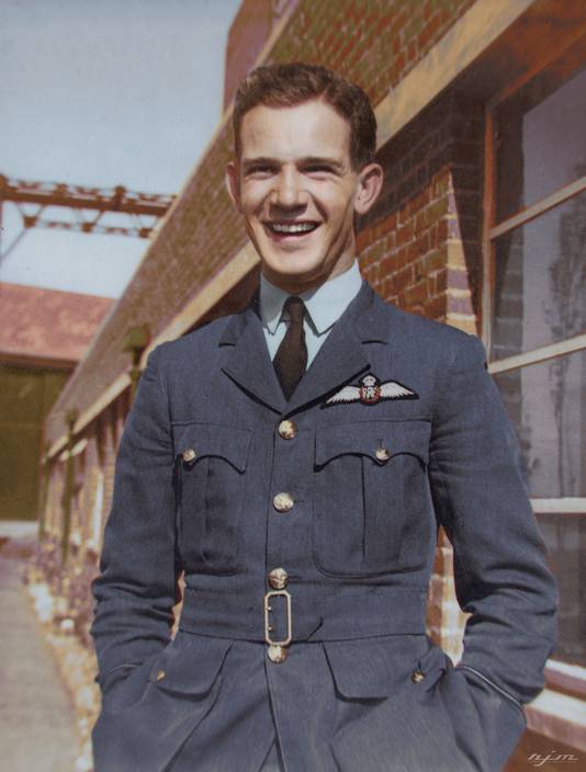 Omgekomen Spitfirepiloot Mervyn krijgt eerbetoon bij de BBC én in ...