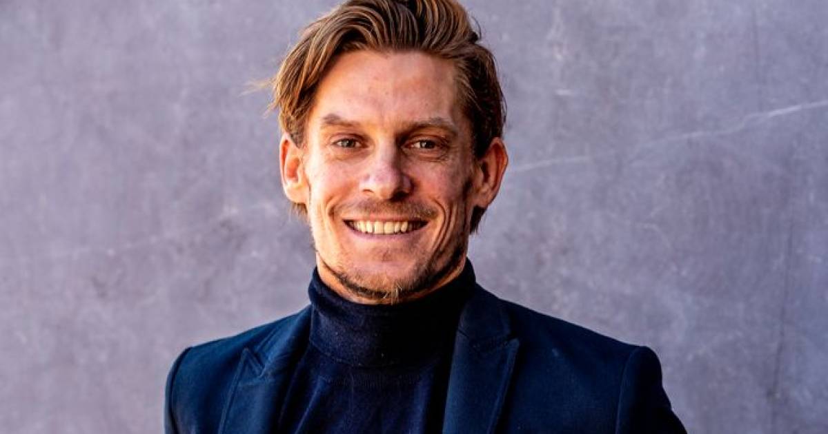 Als Ewan naast Sagan had gereden was het een soort dwergwerpen geworden ...