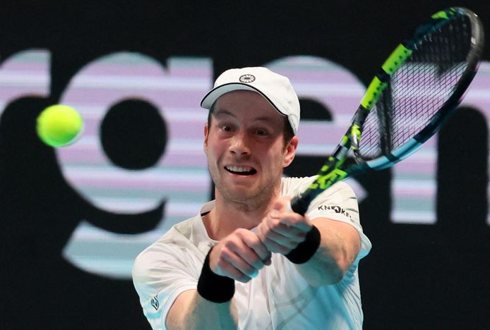 Botic van de Zandschulp begint overtuigend aan toernooi in Astana ...