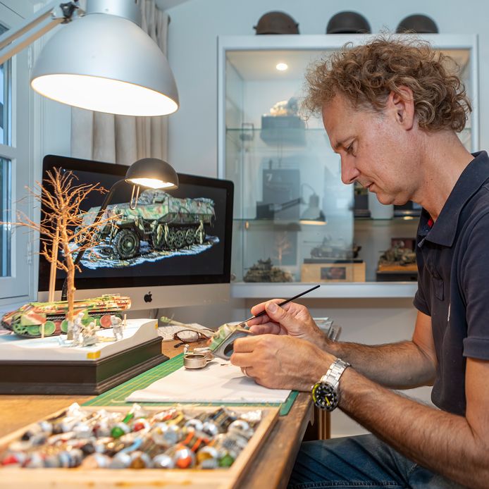 Roger Hurkmans oogst internationale faam met zijn diorama's: ‘Dichter ...