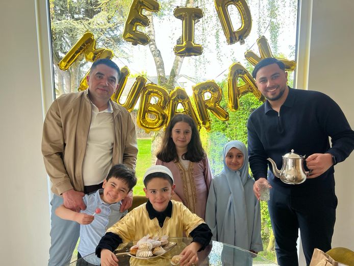 “Het draait niet om suiker, maar om samenkomen”: Ayoub (22) neemt je ...