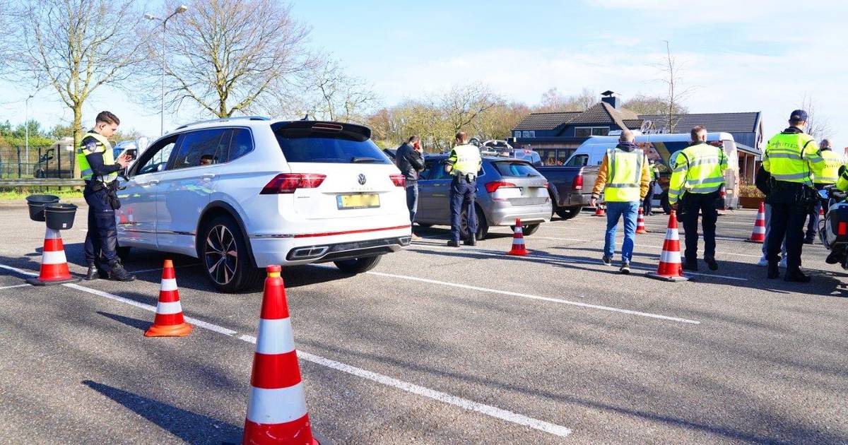 Verkeerscontrole bij Vught: tientallen bekeuringen en meer dan 2 ton ...