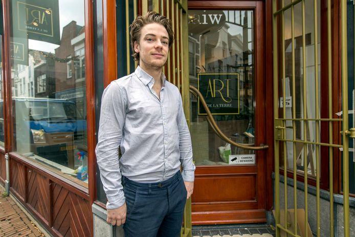 Bijzondere snack: Snickers gefrituurd in jeneverbeslag | Rotterdam | AD.nl