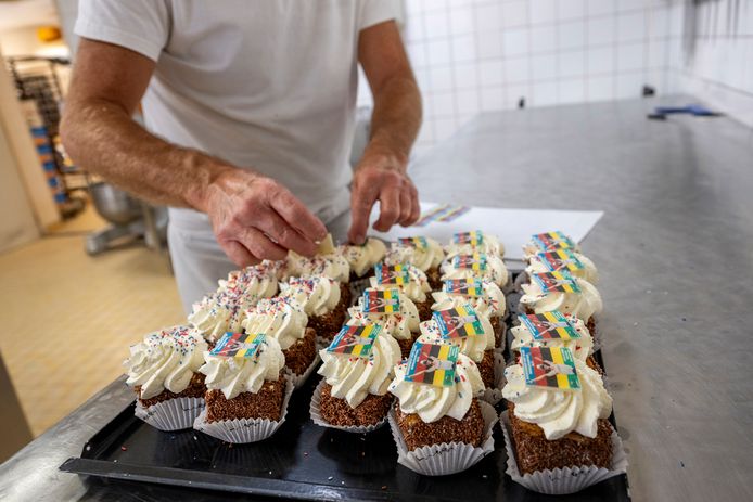 Mathieu-gebakjes in WK-kleuren vliegen de winkel uit: ‘Niet voor niks ...