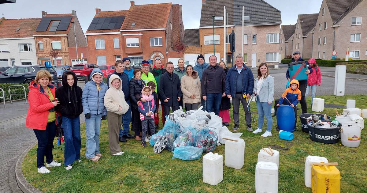 20 zakken met zwerfvuil verzameld tijdens Oudenburgse Lenteschoonmaak ...