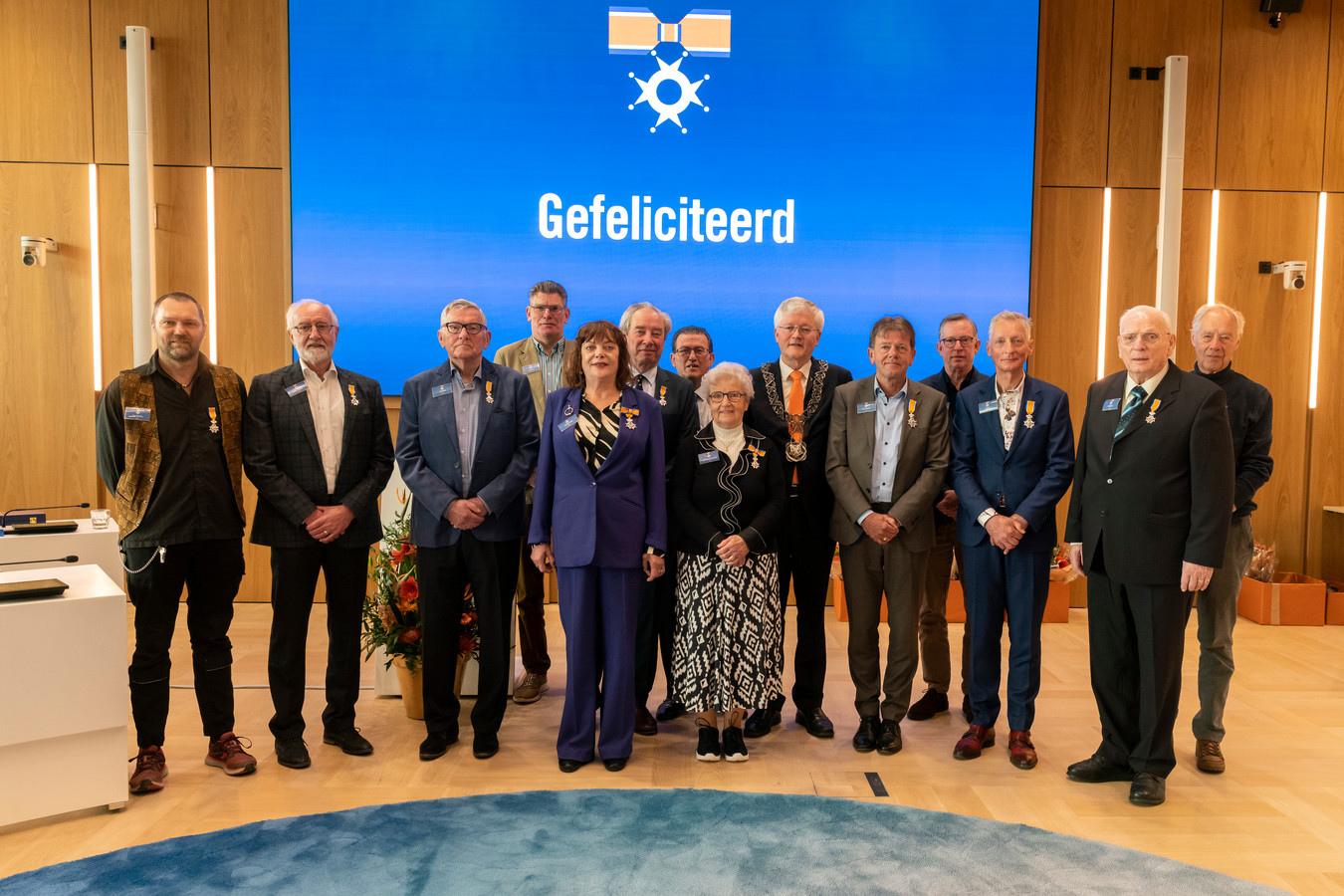 Regenbui van 26 lintjes in Tilburg, waarvan één ontvangen in Schotse ...