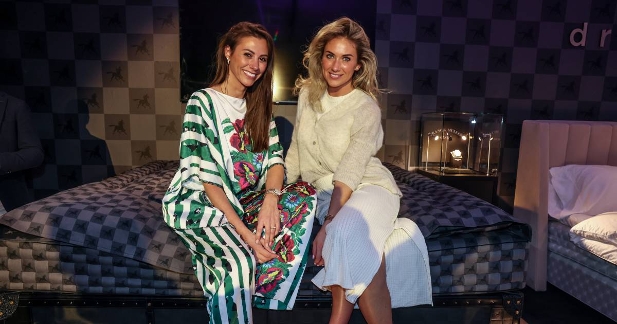 Jori en Maxim uit ‘The Sky is the limit’ stellen duurste bed ter wereld ...