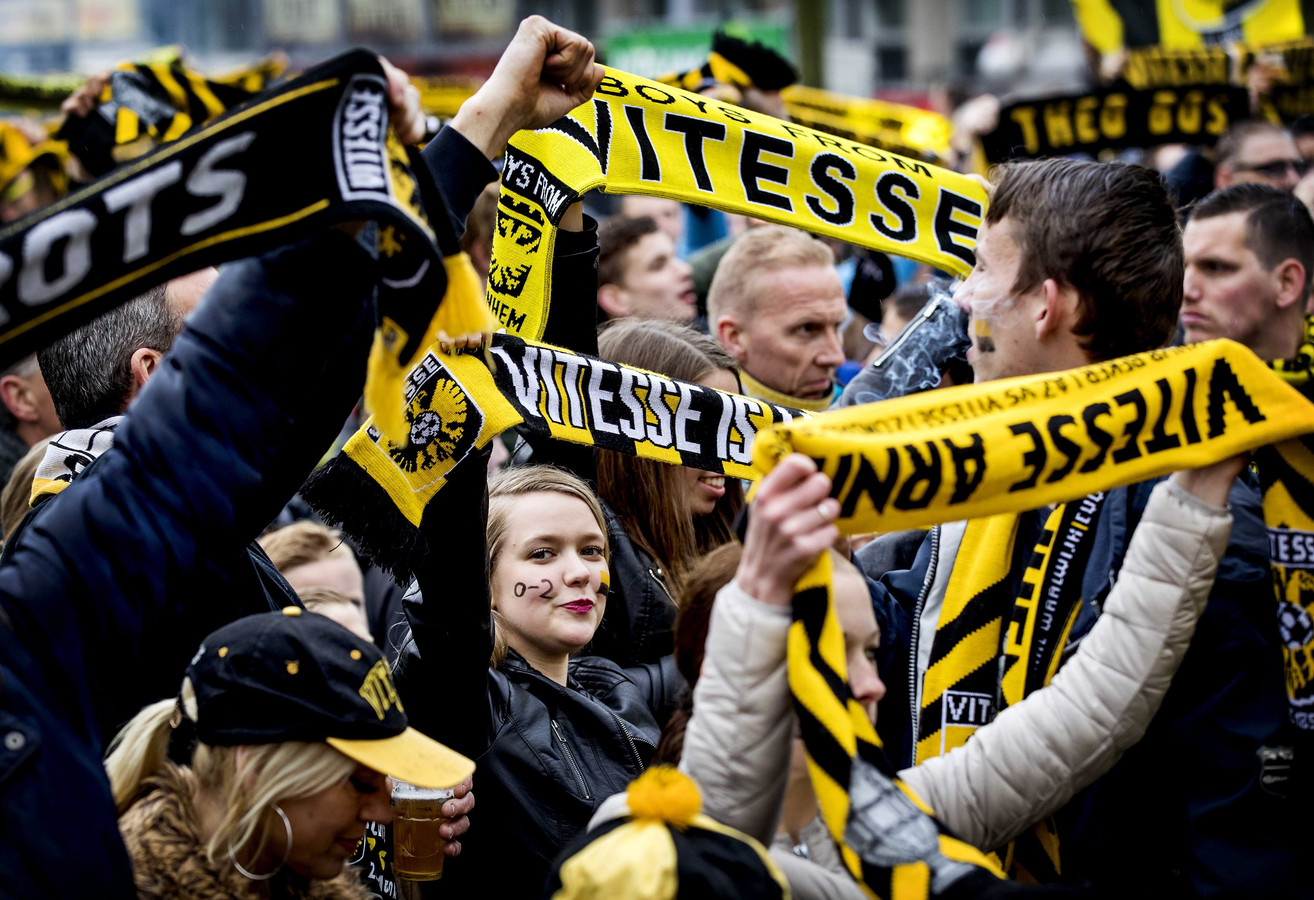 Vitesse door duizenden fans gehuldigd in Arnhem | Foto | AD.nl