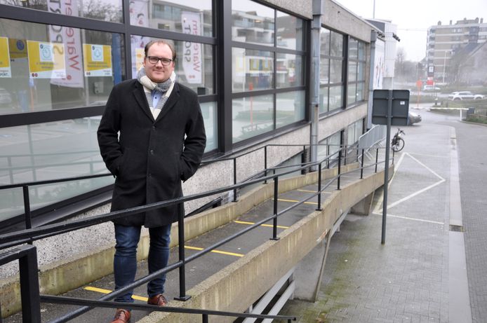 Straks rolstoelvriendelijkere ingang voor De Treffer? “Nu moet je bijna ...