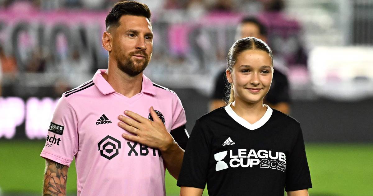 Droomdag voor dochter (12) David Beckham: Harper loopt hand in hand met ...