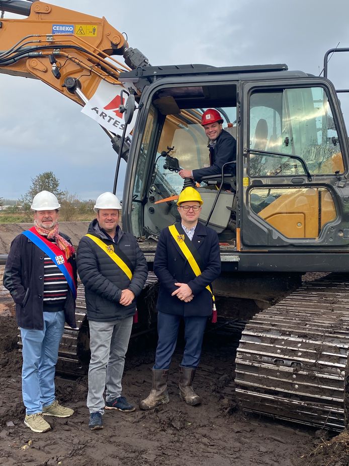 Het is nu officieel: eerste spade in de grond voor fietstunnel onder ...