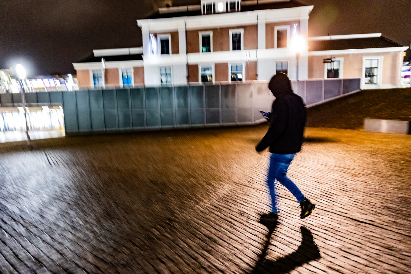 Abdol (21) leeft op straat, net als duizenden andere jongeren: ‘Ik ...