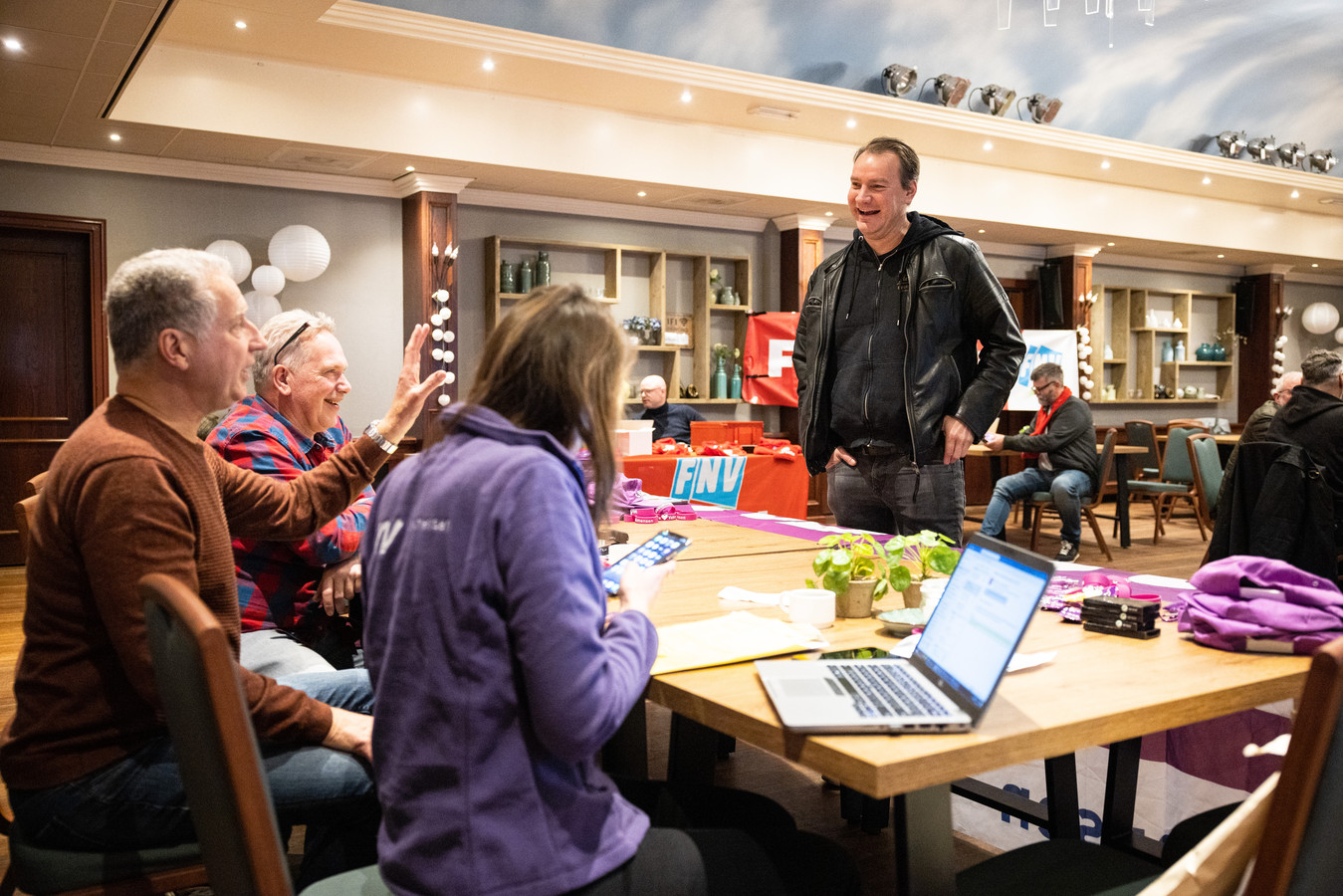 Berry-personeel Hardenberg staakt als eerste van OWASE-bedrijven: ‘We ...