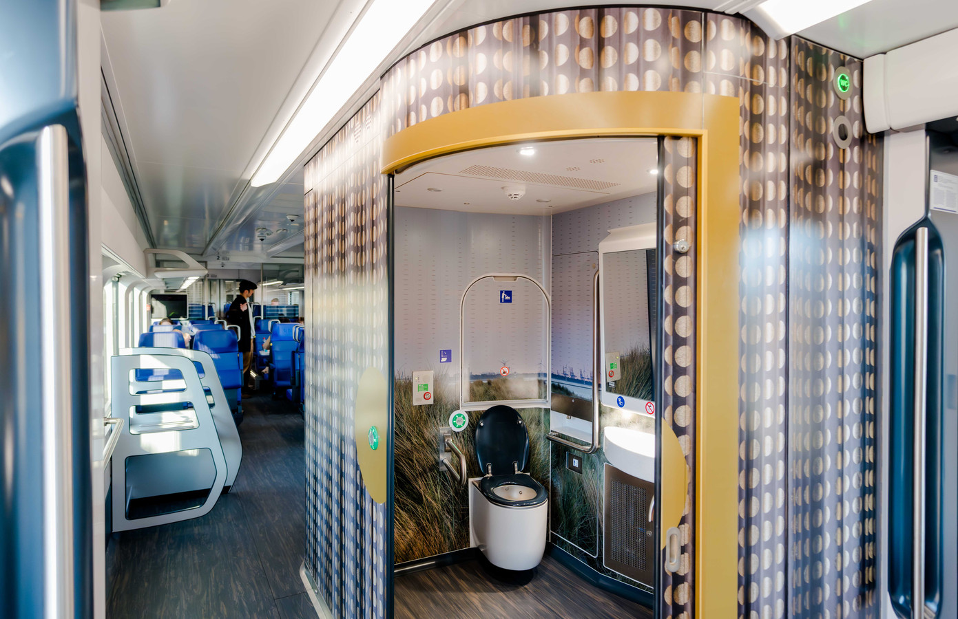 Nieuwste NS-trein kan 200 per uur en rijdt vandaag voor het eerst ...