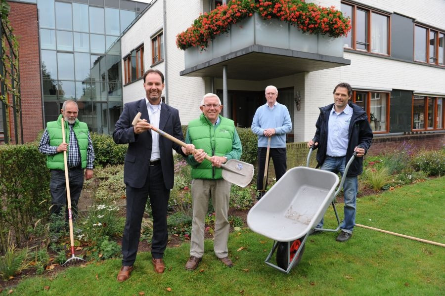 Bewoners Parkzicht actief in hun parkje | Foto | tubantia.nl