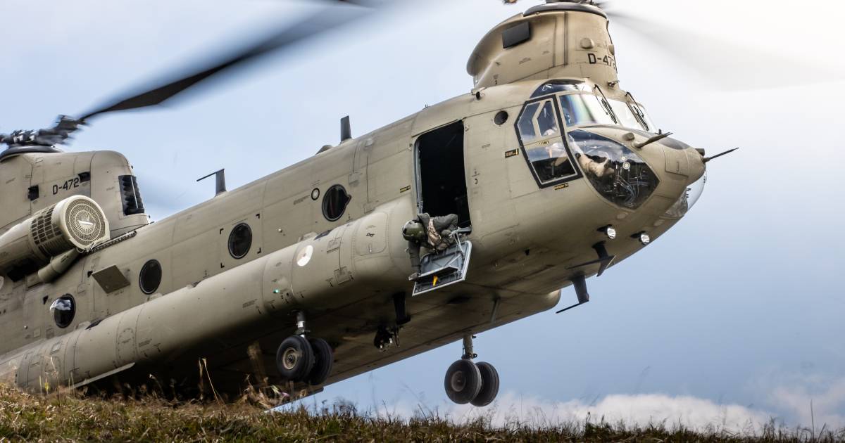 Chinook-helikopters van Defensie helpen bij herstel dam Maastricht ...