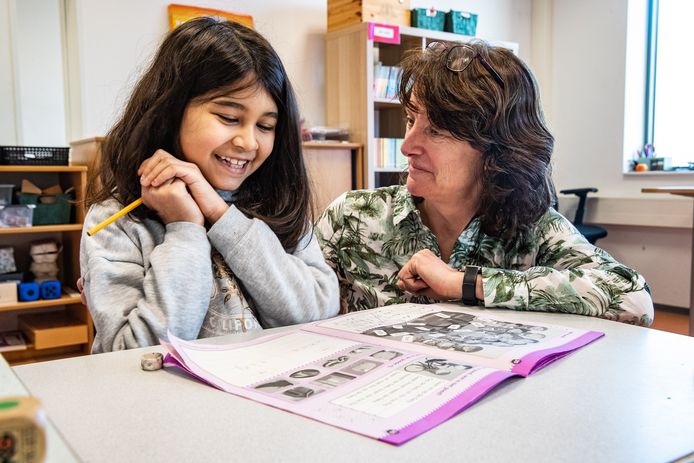 Oorlogskinderen leren ook lachen in Raalter taalklas: ‘Sommige woorden zijn grappig’ | Raalte ...