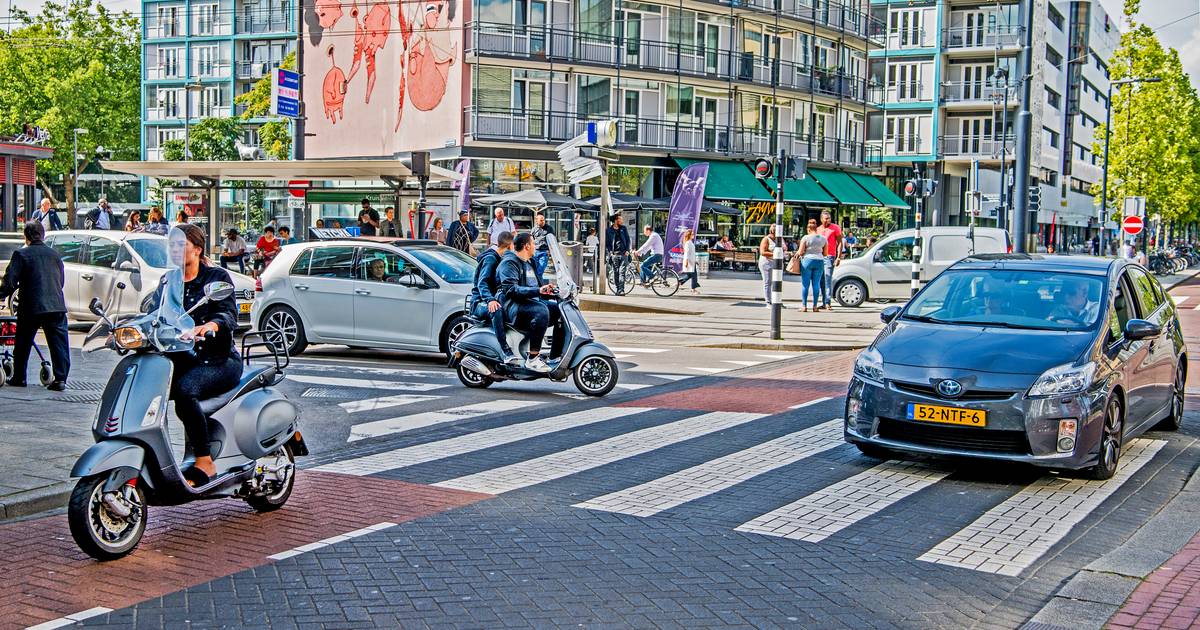 'Stationsplein qua verkeer het onveiligst' | Rotterdam | AD.nl