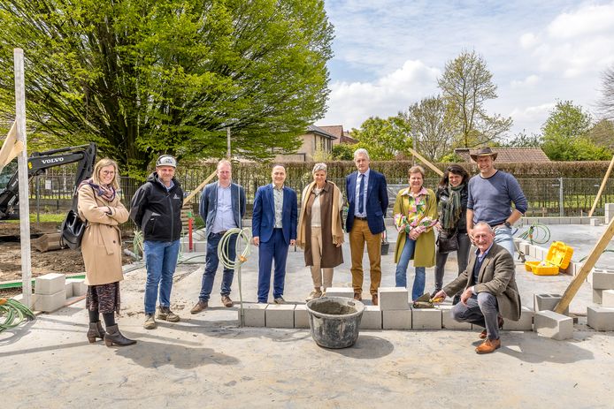 Eerste steen gelegd van nieuwe polyvalente zaal in Kanegem | Tielt | hln.be