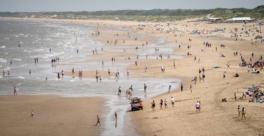 Tropische dag met volle stranden en festivals verloopt zonder grote ...