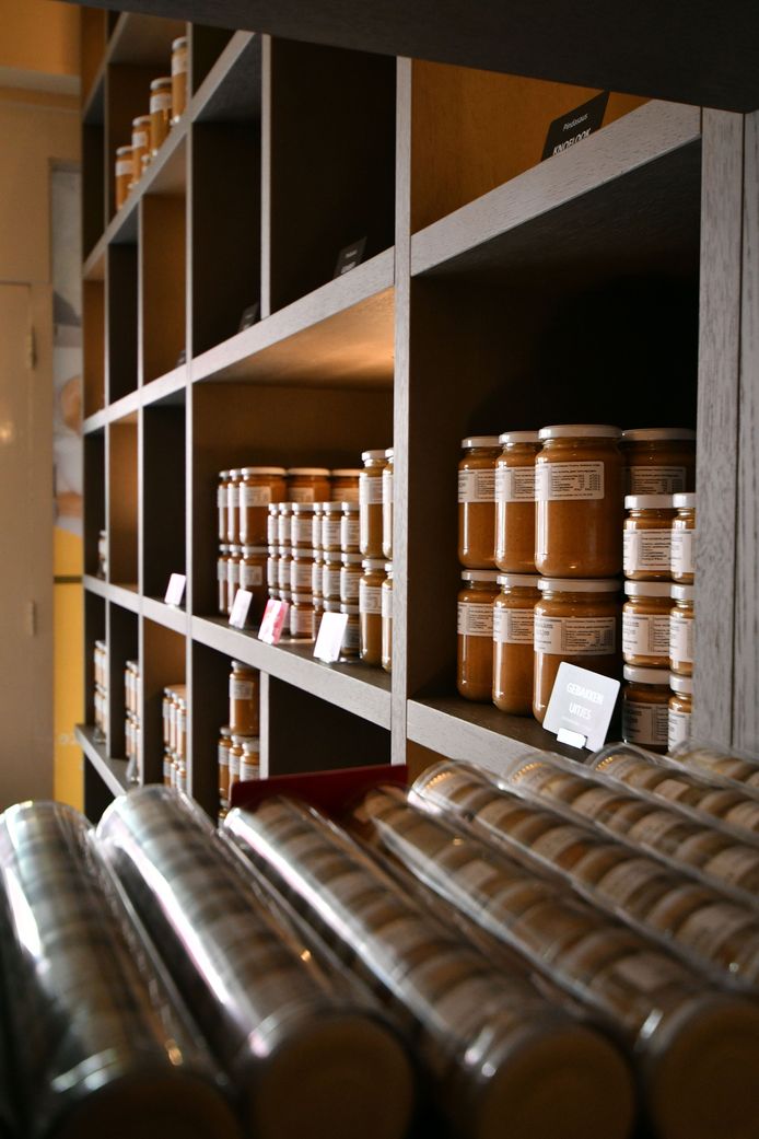 ‘Pindakaasman’ opent winkel vol pindakaas in Enschede | Enschede ...